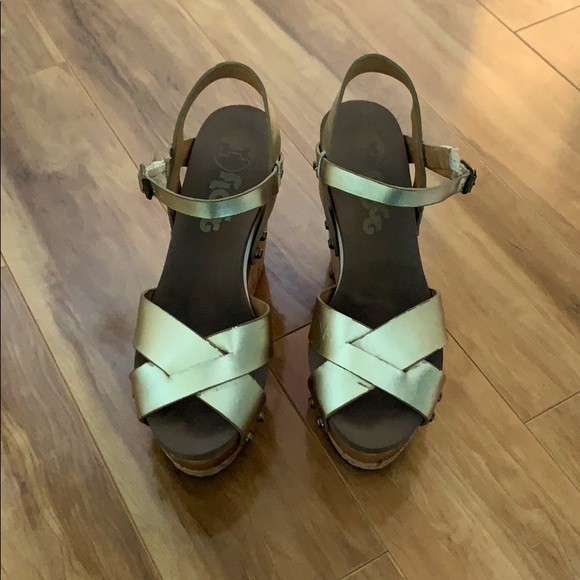 Flogg | Shoes | Flogg Platform Wedge Gold Cork Wedge | Poshmark